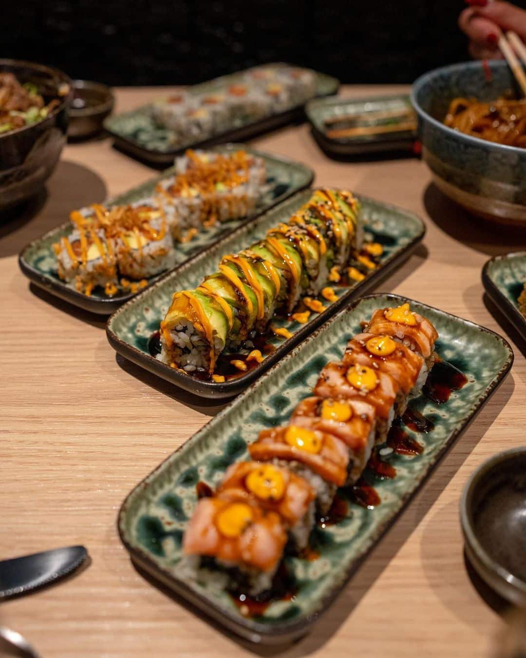 Sushi japonais : Poulet, saumon, bœuf - Hanami